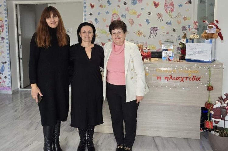 Χριστουγεννιάτικη πράξη αγάπης με προσφορά βιβλίων για το Παγκρήτιο ...