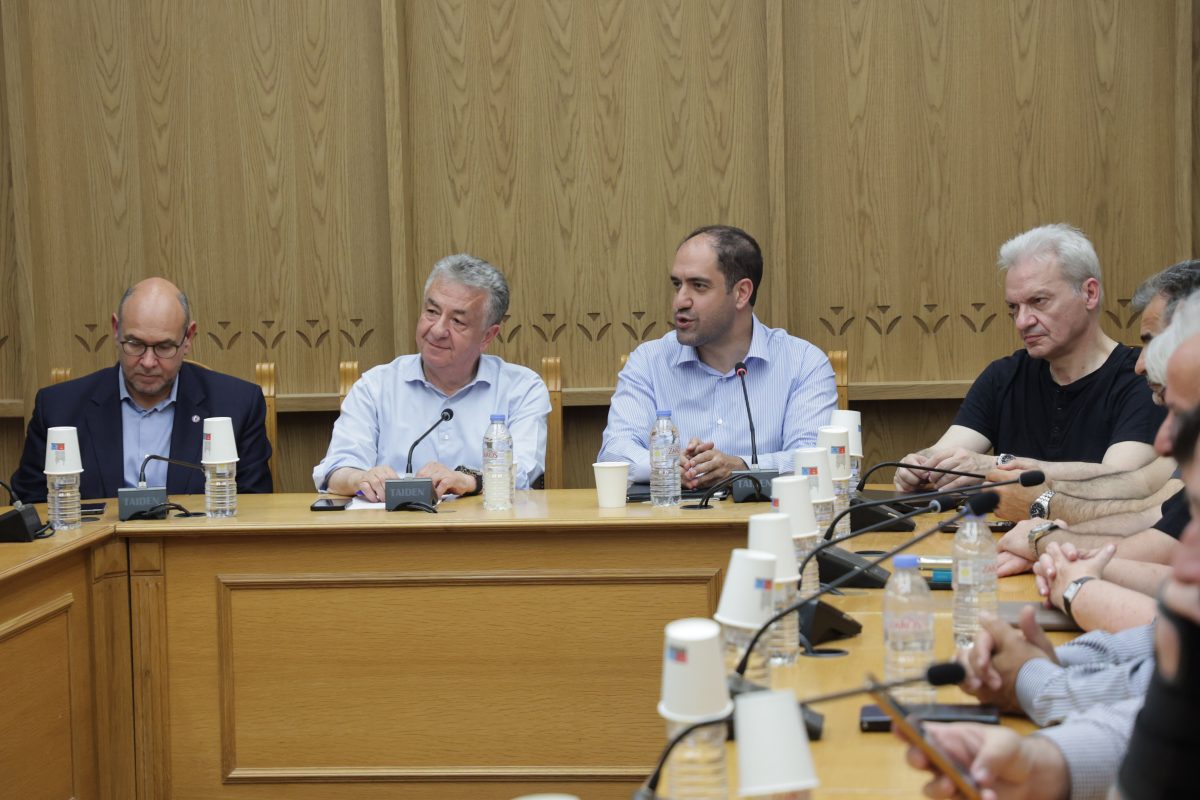 Σύσκεψη στην Περιφέρεια Κρήτης μετά τον πρωινό σεισμό