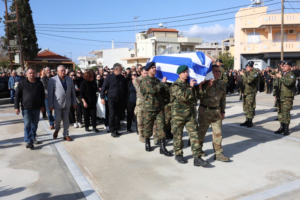 Σπαραγμός στο τελευταίο αντίο του 19χρονου Ραφαήλ - Στη γαλανόλευκη ...