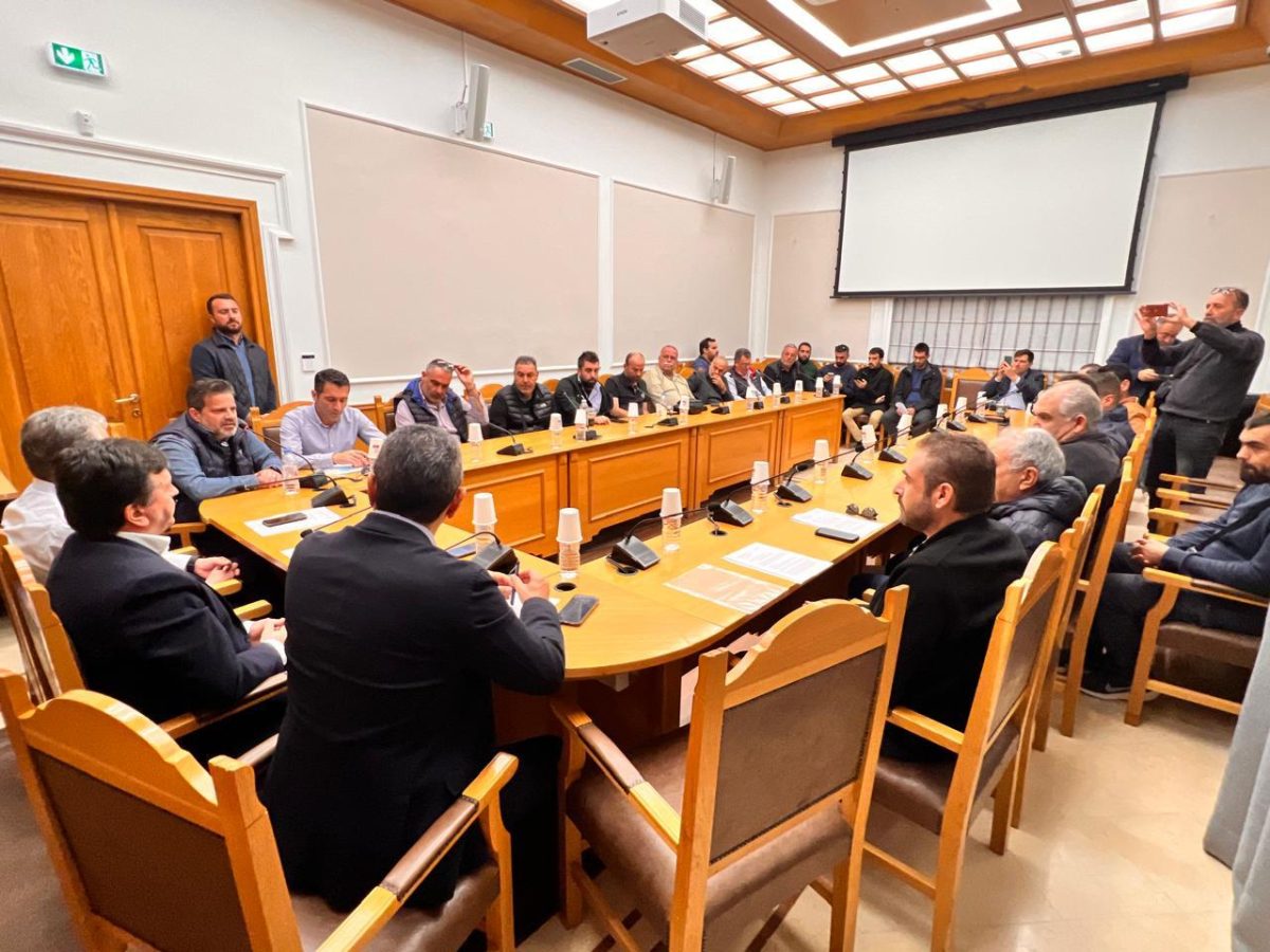 ΤΑΞΙ: Παρέμβαση Αυγενάκη για αθέμιτο ανταγωνισμό και «υποκλοπή ...